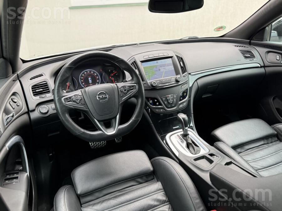 White Opel Insignia 2014 in Tukums, with an engine capacity of 2.00 L and mileage of 225 thousand km for 6999 €, photo 7 on AUTOMOTO.COM.LV