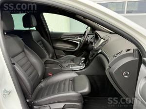White Opel Insignia 2014 in Tukums, with an engine capacity of 2.00 L and mileage of 225 thousand km for 6999 €, photo 8 on AUTOMOTO.COM.LV