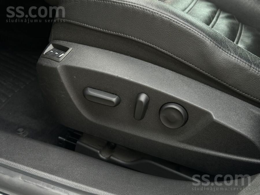 White Opel Insignia 2014 in Tukums, with an engine capacity of 2.00 L and mileage of 225 thousand km for 6999 €, photo 10 on AUTOMOTO.COM.LV