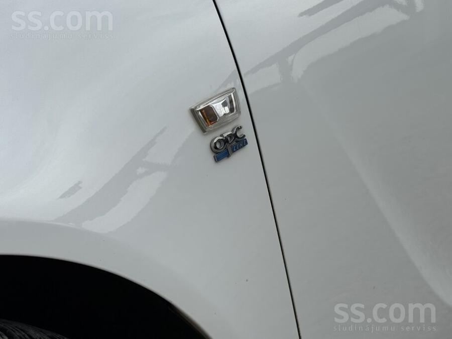White Opel Insignia 2014 in Tukums, with an engine capacity of 2.00 L and mileage of 225 thousand km for 6999 €, photo 23 on AUTOMOTO.COM.LV