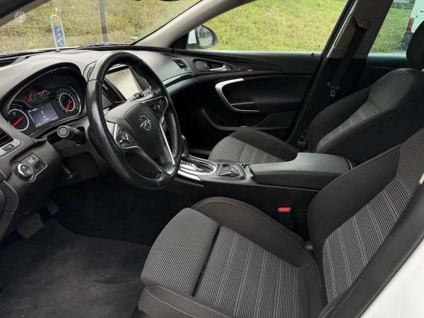 White Opel Insignia 2014 in Vilnius, with an engine capacity of 1.96 L and mileage of 271 thousand km for 4500 €, photo 8 on AUTOMOTO.COM.LV