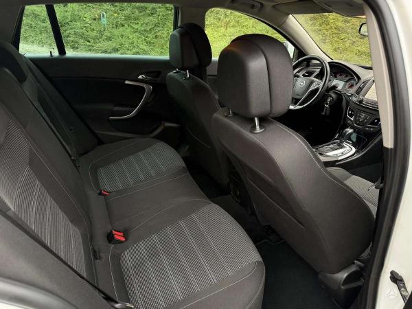 White Opel Insignia 2014 in Vilnius, with an engine capacity of 1.96 L and mileage of 271 thousand km for 4500 €, photo 10 on AUTOMOTO.COM.LV
