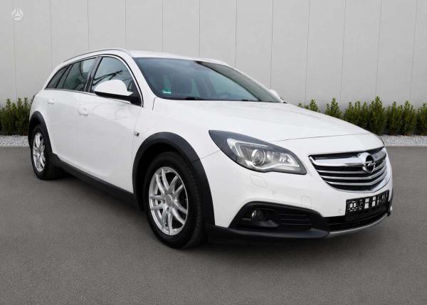 White Opel Insignia 2014 in Marijampole, with an engine capacity of 1.96 L and mileage of 219 thousand km for 4950 €, photo 1 on AUTOMOTO.COM.LV