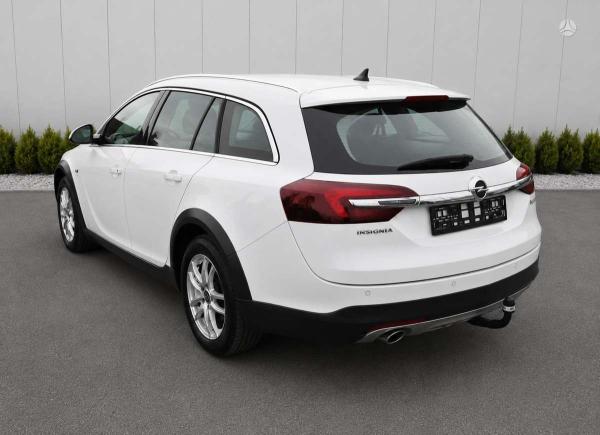 White Opel Insignia 2014 in Marijampole, with an engine capacity of 1.96 L and mileage of 219 thousand km for 4950 €, photo 4 on AUTOMOTO.COM.LV