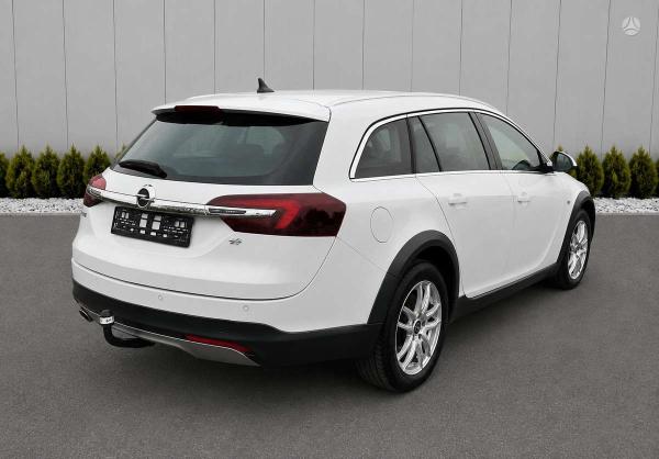 White Opel Insignia 2014 in Marijampole, with an engine capacity of 1.96 L and mileage of 219 thousand km for 4950 €, photo 5 on AUTOMOTO.COM.LV