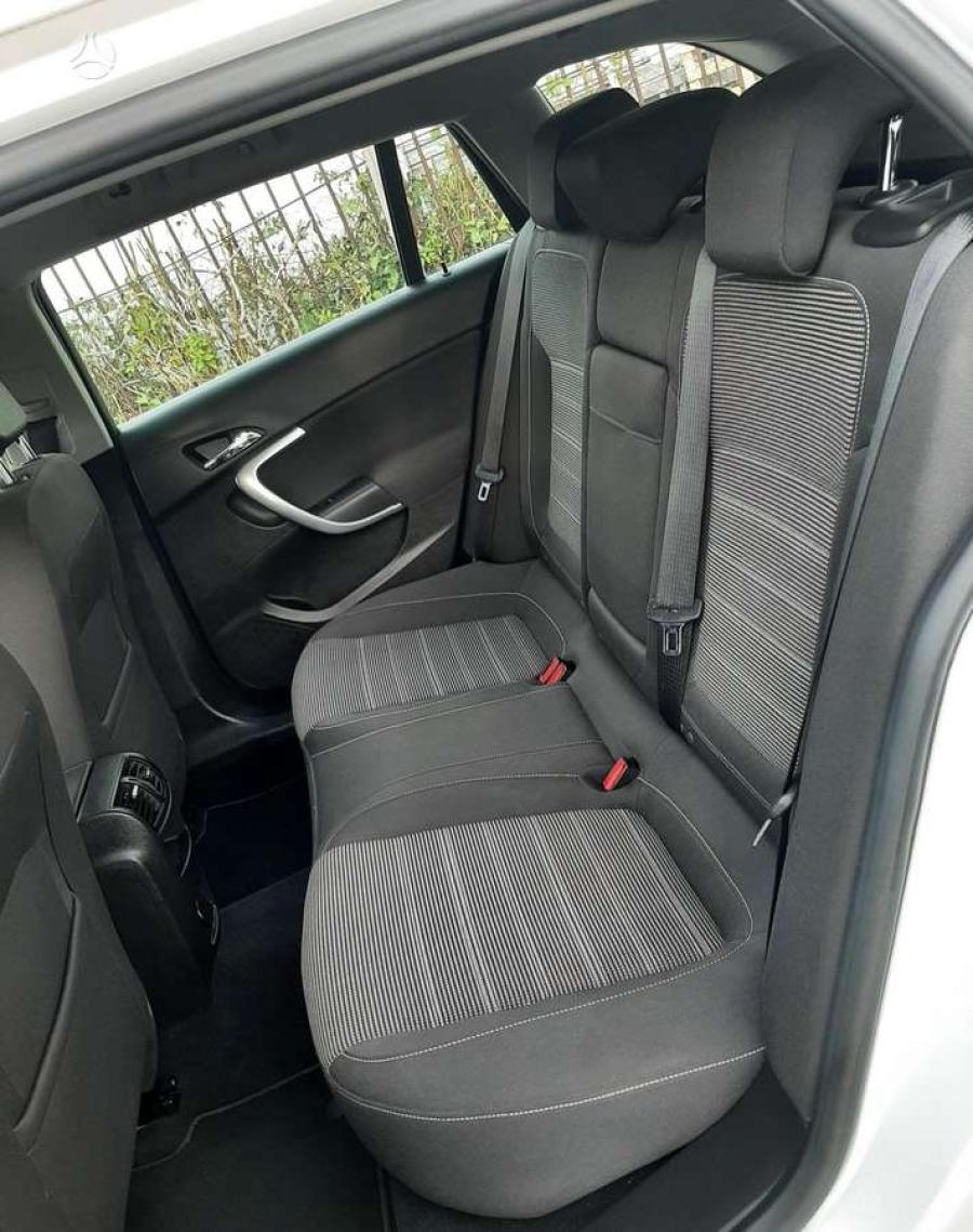 White Opel Insignia 2014 in Marijampole, with an engine capacity of 1.96 L and mileage of 219 thousand km for 4950 €, photo 10 on AUTOMOTO.COM.LV