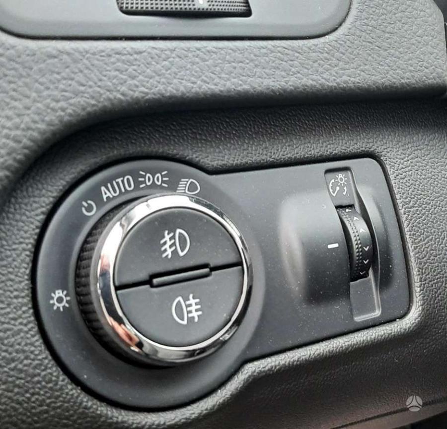 White Opel Insignia 2014 in Marijampole, with an engine capacity of 1.96 L and mileage of 219 thousand km for 4950 €, photo 13 on AUTOMOTO.COM.LV