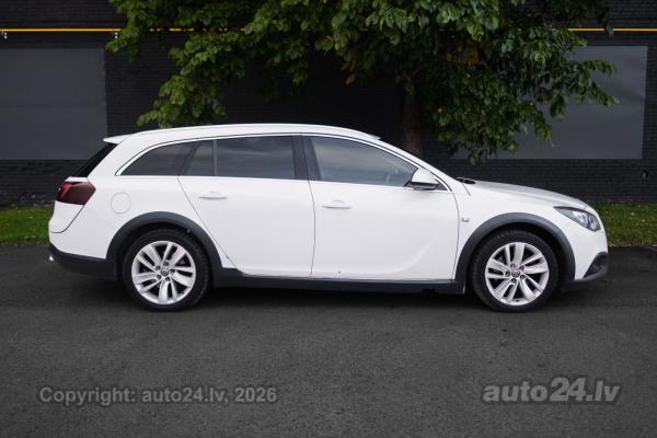 White Opel Insignia 2014 in Tallinn, with an engine capacity of 2.00 L and mileage of 221 thousand km for 5990 €, photo 5 on AUTOMOTO.COM.LV