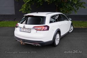 White Opel Insignia 2014 in Tallinn, with an engine capacity of 2.00 L and mileage of 221 thousand km for 5990 €, photo 6 on AUTOMOTO.COM.LV