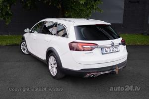 White Opel Insignia 2014 in Tallinn, with an engine capacity of 2.00 L and mileage of 221 thousand km for 5990 €, photo 7 on AUTOMOTO.COM.LV