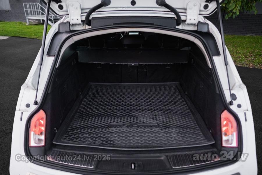 White Opel Insignia 2014 in Tallinn, with an engine capacity of 2.00 L and mileage of 221 thousand km for 5990 €, photo 8 on AUTOMOTO.COM.LV