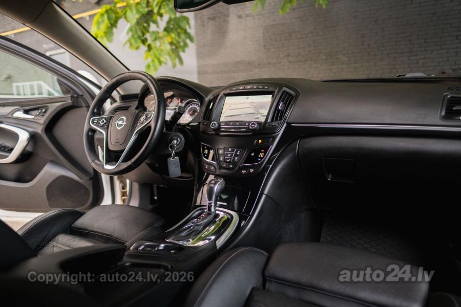 White Opel Insignia 2014 in Tallinn, with an engine capacity of 2.00 L and mileage of 221 thousand km for 5990 €, photo 11 on AUTOMOTO.COM.LV