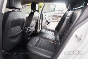 White Opel Insignia 2014 in Tallinn, with an engine capacity of 2.00 L and mileage of 221 thousand km for 5990 €, photo 13 on AUTOMOTO.COM.LV