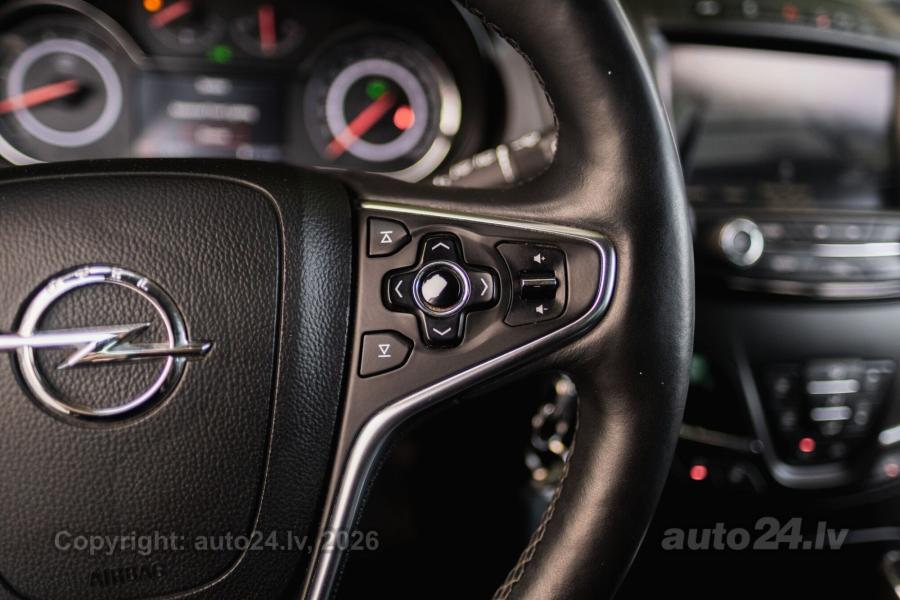White Opel Insignia 2014 in Tallinn, with an engine capacity of 2.00 L and mileage of 221 thousand km for 5990 €, photo 19 on AUTOMOTO.COM.LV