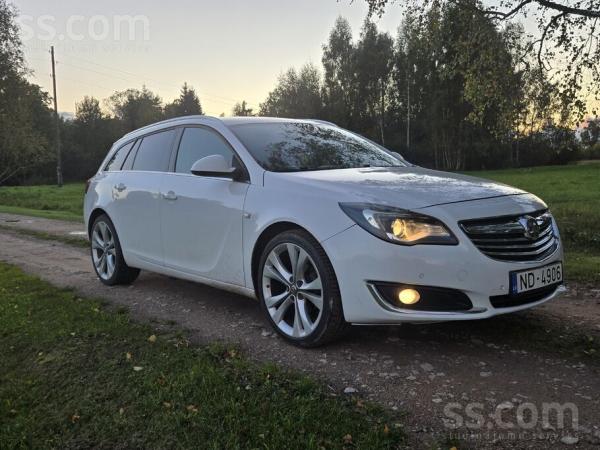 White Opel Insignia 2014 in Kuldiga, with an engine capacity of 2.00 L and mileage of 349 thousand km for 4200 €, photo 3 on AUTOMOTO.COM.LV