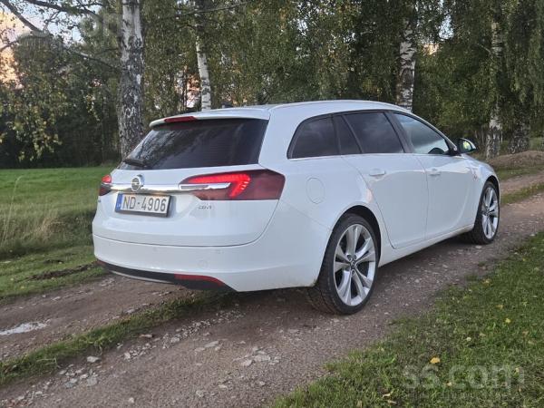 White Opel Insignia 2014 in Kuldiga, with an engine capacity of 2.00 L and mileage of 349 thousand km for 4200 €, photo 4 on AUTOMOTO.COM.LV