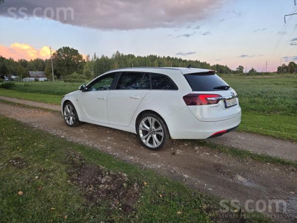 White Opel Insignia 2014 in Kuldiga, with an engine capacity of 2.00 L and mileage of 349 thousand km for 4200 €, photo 5 on AUTOMOTO.COM.LV
