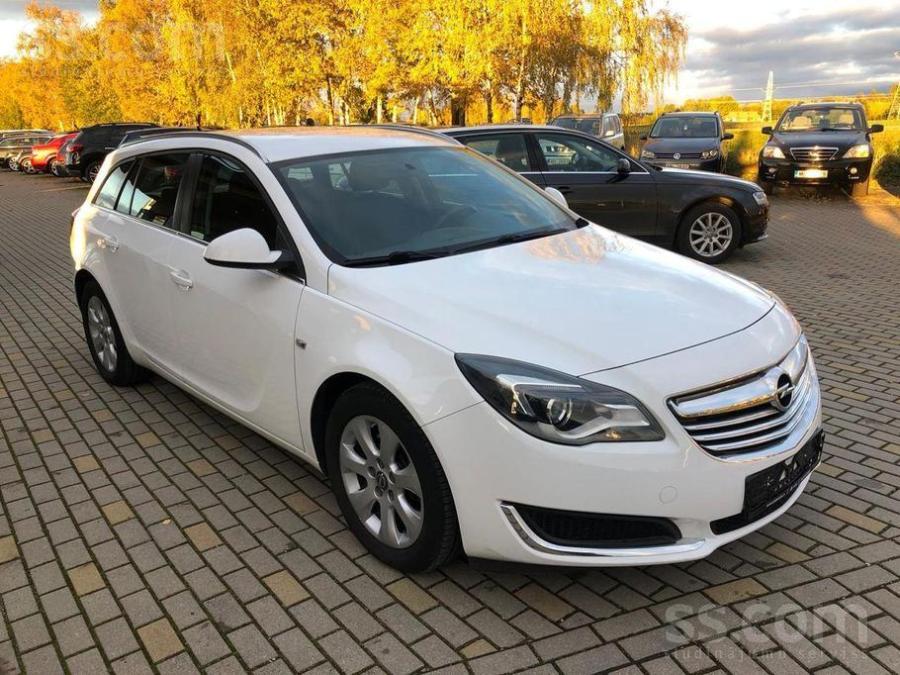 White Opel Insignia 2015 in Talsi, with an engine capacity of 2.00 L and mileage of 276 thousand km for 7470 €, photo 1 on AUTOMOTO.COM.LV