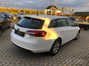 White Opel Insignia 2015 in Talsi, with an engine capacity of 2.00 L and mileage of 276 thousand km for 7470 €, photo 8 on AUTOMOTO.COM.LV