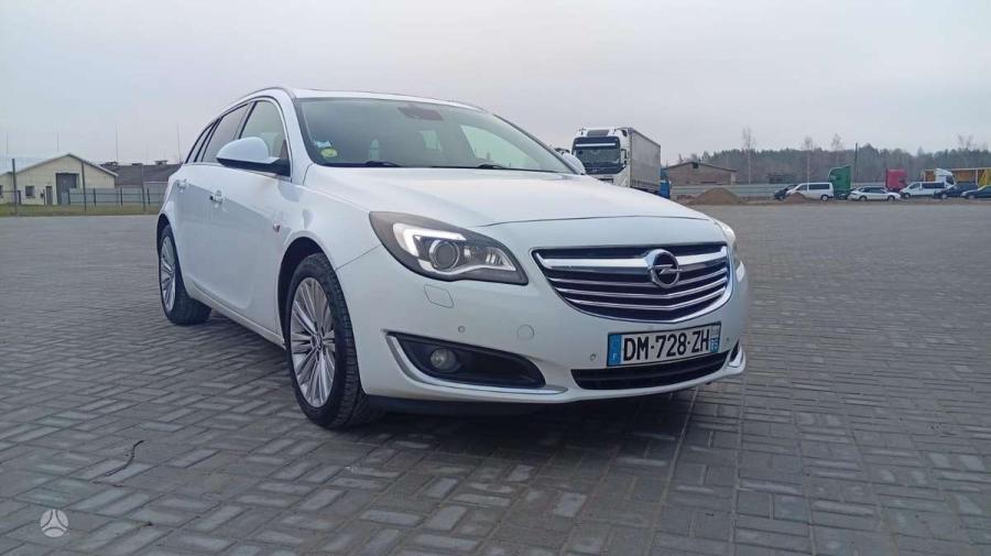 White Opel Insignia 2015 in Taurage, with an engine capacity of 1.96 L and mileage of 240 thousand km for 5200 €, photo 2 on AUTOMOTO.COM.LV