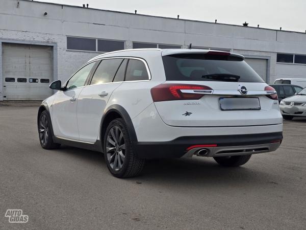 White Opel Insignia 2015 in Mazeikiai, with an engine capacity of 2.00 L and mileage of 320 thousand km for 4900 €, photo 3 on AUTOMOTO.COM.LV