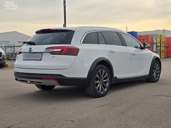 White Opel Insignia 2015 in Mazeikiai, with an engine capacity of 2.00 L and mileage of 320 thousand km for 4900 €, photo 4 on AUTOMOTO.COM.LV
