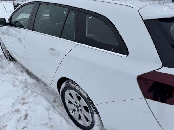 White Opel Insignia 2015 in Kaunas, with an engine capacity of 1.60 L and mileage of 291 thousand km for 4900 €, photo 3 on AUTOMOTO.COM.LV