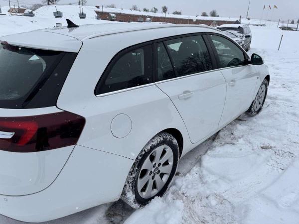 White Opel Insignia 2015 in Kaunas, with an engine capacity of 1.60 L and mileage of 291 thousand km for 4900 €, photo 4 on AUTOMOTO.COM.LV