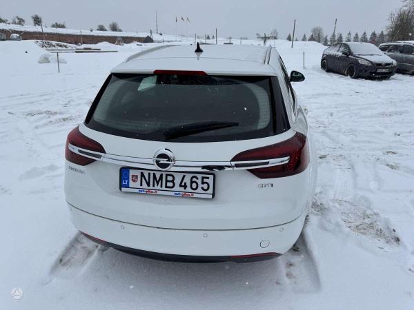 White Opel Insignia 2015 in Kaunas, with an engine capacity of 1.60 L and mileage of 291 thousand km for 4900 €, photo 5 on AUTOMOTO.COM.LV