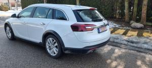 White Opel Insignia 2015 in Kedainiai, with an engine capacity of 2.00 L and mileage of 264 thousand km for 4999 €, photo 5 on AUTOMOTO.COM.LV