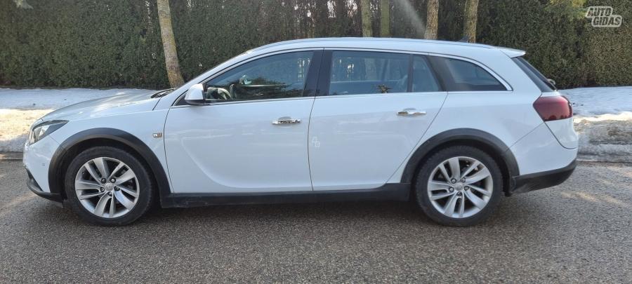 White Opel Insignia 2015 in Kedainiai, with an engine capacity of 2.00 L and mileage of 264 thousand km for 4999 €, photo 6 on AUTOMOTO.COM.LV