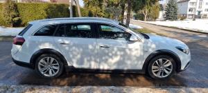 White Opel Insignia 2015 in Kedainiai, with an engine capacity of 2.00 L and mileage of 264 thousand km for 4999 €, photo 9 on AUTOMOTO.COM.LV