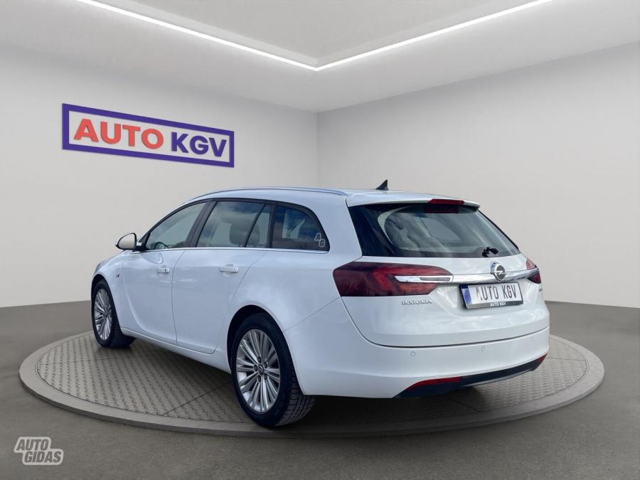 White Opel Insignia 2015 in Vilnius, with an engine capacity of 2.00 L and mileage of 301 thousand km for 5499 €, photo 4 on AUTOMOTO.COM.LV