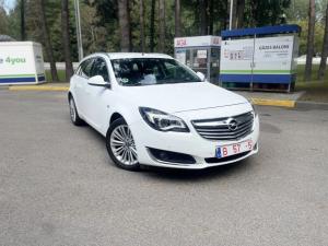 White Opel Insignia 2015 in Riga, with an engine capacity of 2.00 L and mileage of 247 thousand km for 5900 €, photo 3 on AUTOMOTO.COM.LV