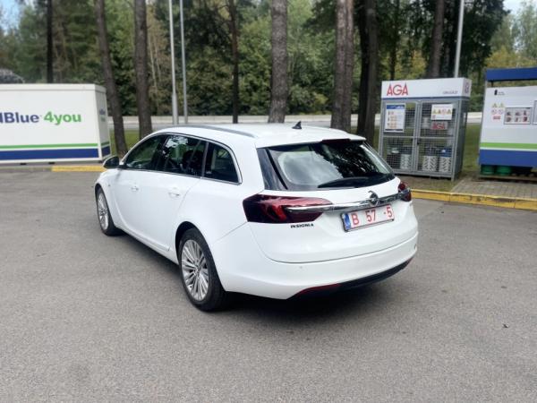 White Opel Insignia 2015 in Riga, with an engine capacity of 2.00 L and mileage of 247 thousand km for 5900 €, photo 5 on AUTOMOTO.COM.LV