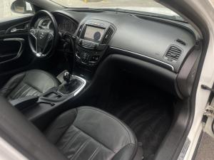 White Opel Insignia 2015 in Riga, with an engine capacity of 2.00 L and mileage of 247 thousand km for 5900 €, photo 10 on AUTOMOTO.COM.LV