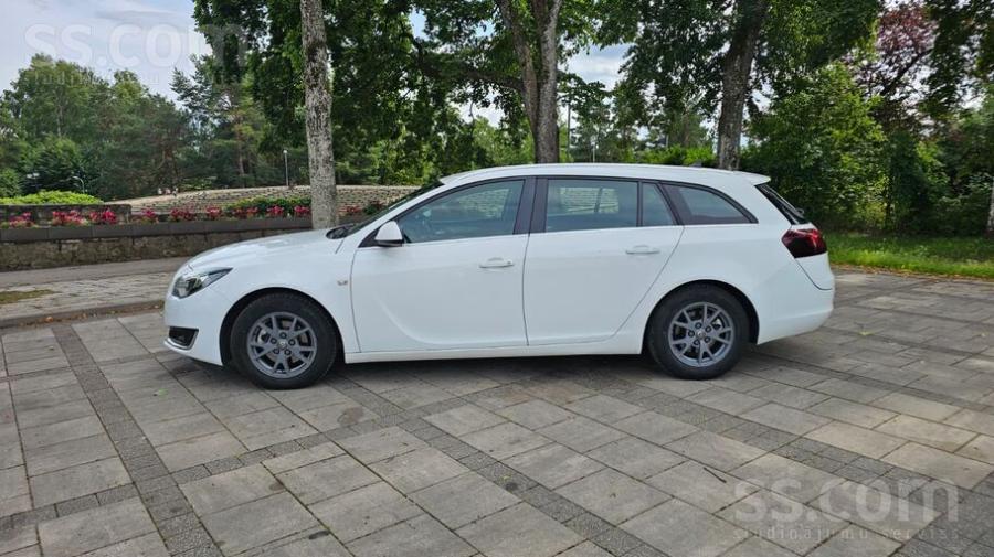 White Opel Insignia 2015 in Ogre, with an engine capacity of 2.00 L and mileage of 0 thousand km for 5800 €, photo 3 on AUTOMOTO.COM.LV
