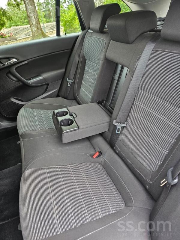 White Opel Insignia 2015 in Ogre, with an engine capacity of 2.00 L and mileage of 0 thousand km for 5800 €, photo 4 on AUTOMOTO.COM.LV