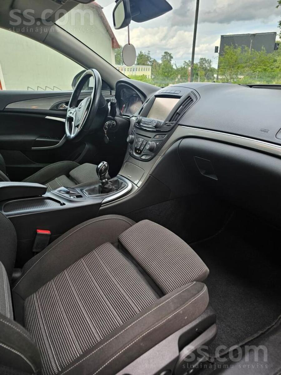 White Opel Insignia 2015 in Ogre, with an engine capacity of 2.00 L and mileage of 0 thousand km for 5800 €, photo 6 on AUTOMOTO.COM.LV
