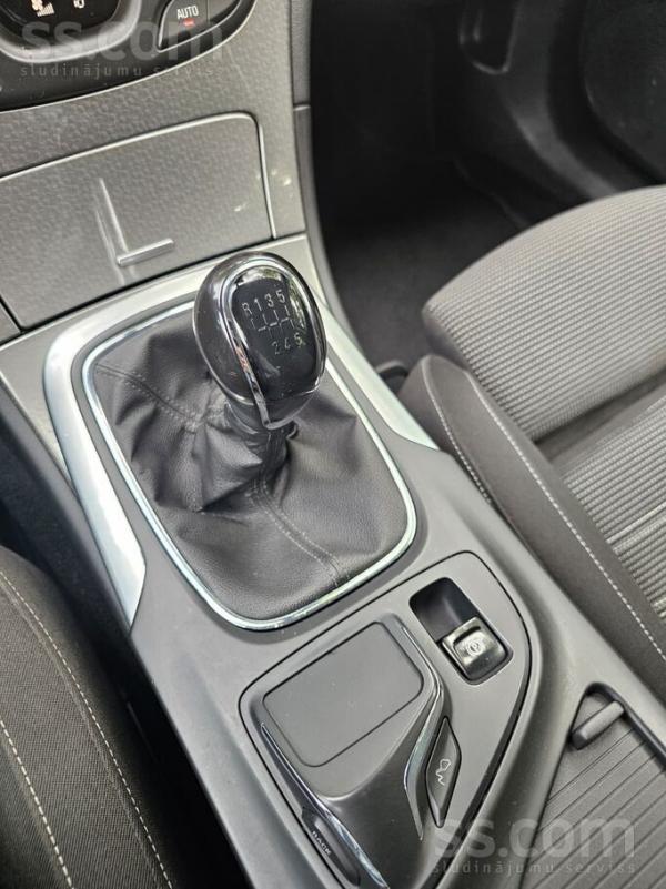 White Opel Insignia 2015 in Ogre, with an engine capacity of 2.00 L and mileage of 0 thousand km for 5800 €, photo 8 on AUTOMOTO.COM.LV
