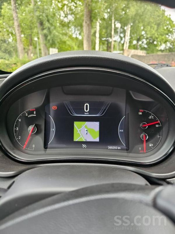 White Opel Insignia 2015 in Ogre, with an engine capacity of 2.00 L and mileage of 0 thousand km for 5800 €, photo 9 on AUTOMOTO.COM.LV