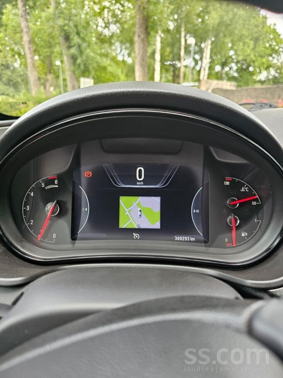 White Opel Insignia 2015 in Ogre, with an engine capacity of 2.00 L and mileage of 0 thousand km for 5800 €, photo 10 on AUTOMOTO.COM.LV