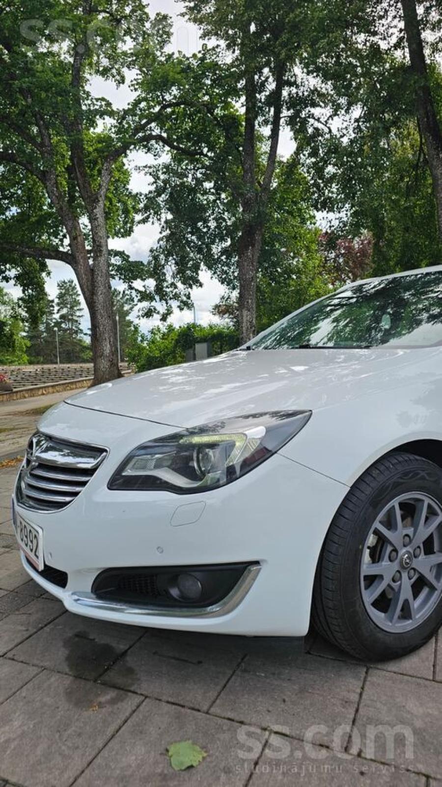 White Opel Insignia 2015 in Ogre, with an engine capacity of 2.00 L and mileage of 0 thousand km for 5800 €, photo 12 on AUTOMOTO.COM.LV