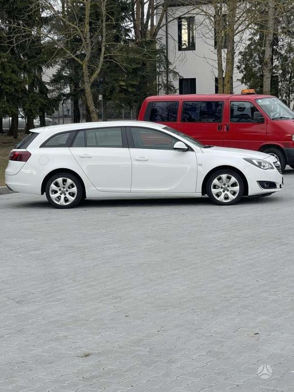 White Opel Insignia 2015 in Siauliai, with an engine capacity of 1.96 L and mileage of 318 thousand km for 4200 €, photo 3 on AUTOMOTO.COM.LV
