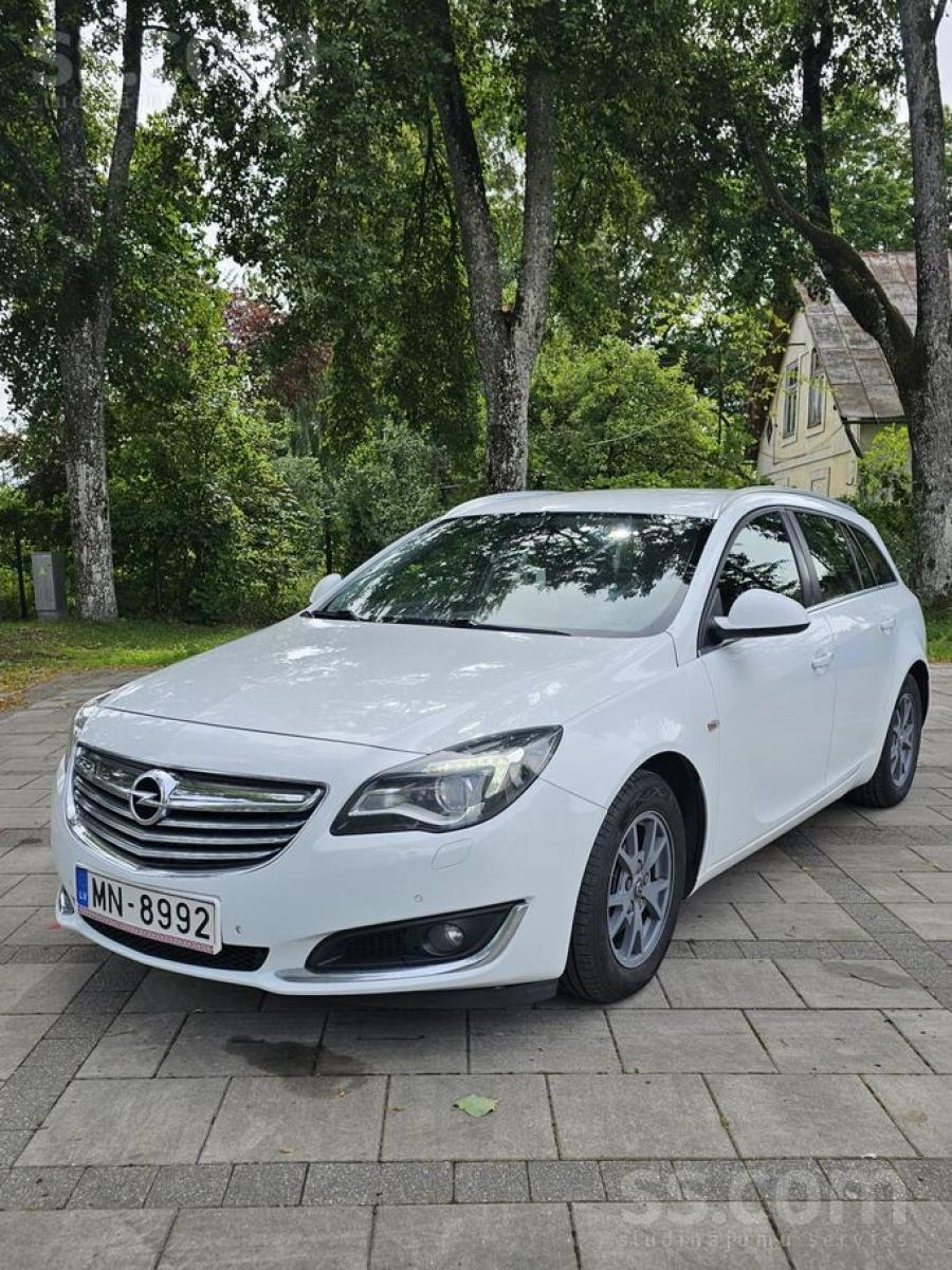 White Opel Insignia 2015 in Ogre, with an engine capacity of 2.00 L and mileage of 0 thousand km for 4990 €, photo 1 on AUTOMOTO.COM.LV