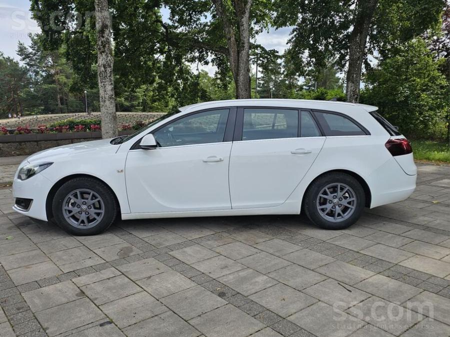 White Opel Insignia 2015 in Ogre, with an engine capacity of 2.00 L and mileage of 0 thousand km for 4990 €, photo 3 on AUTOMOTO.COM.LV