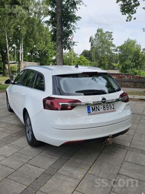 White Opel Insignia 2015 in Ogre, with an engine capacity of 2.00 L and mileage of 0 thousand km for 4990 €, photo 4 on AUTOMOTO.COM.LV