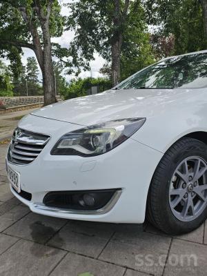 White Opel Insignia 2015 in Ogre, with an engine capacity of 2.00 L and mileage of 0 thousand km for 4990 €, photo 5 on AUTOMOTO.COM.LV