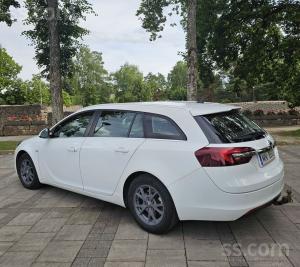 White Opel Insignia 2015 in Ogre, with an engine capacity of 2.00 L and mileage of 0 thousand km for 4990 €, photo 6 on AUTOMOTO.COM.LV