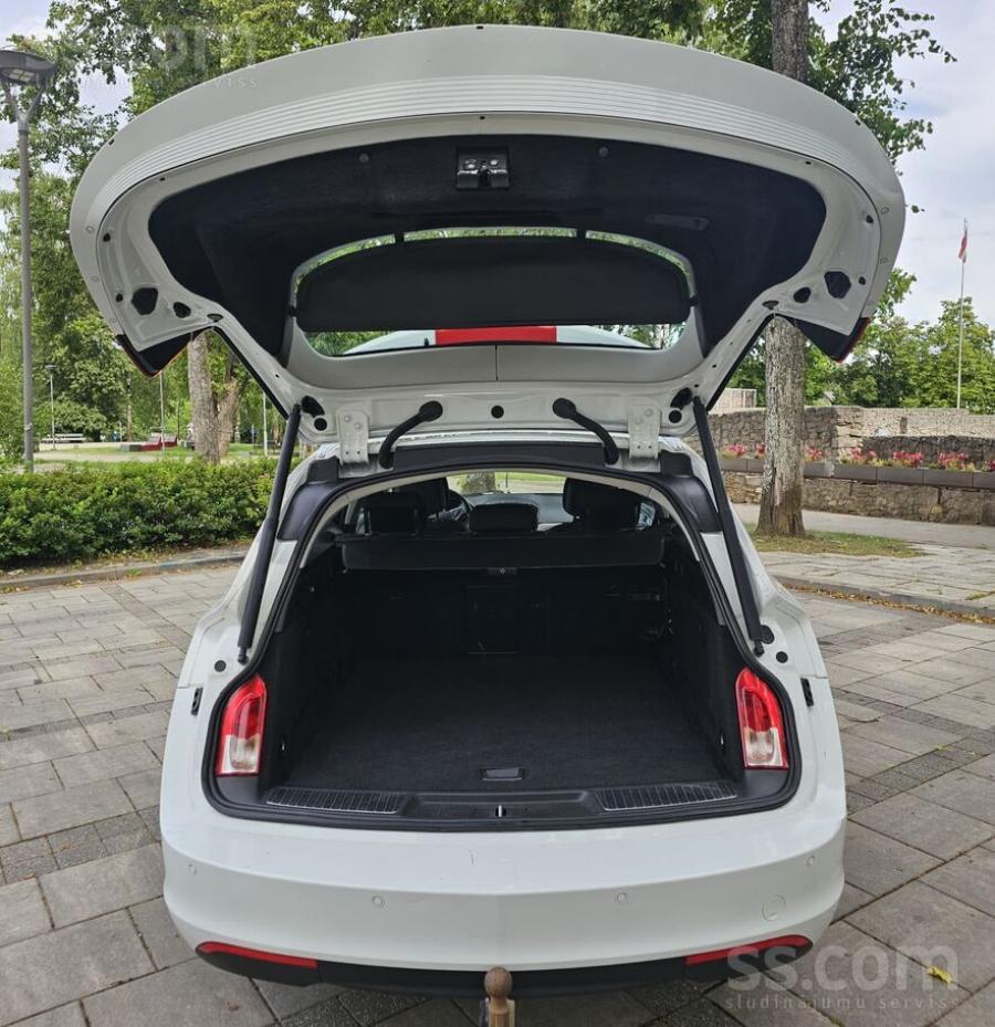 White Opel Insignia 2015 in Ogre, with an engine capacity of 2.00 L and mileage of 0 thousand km for 4990 €, photo 7 on AUTOMOTO.COM.LV